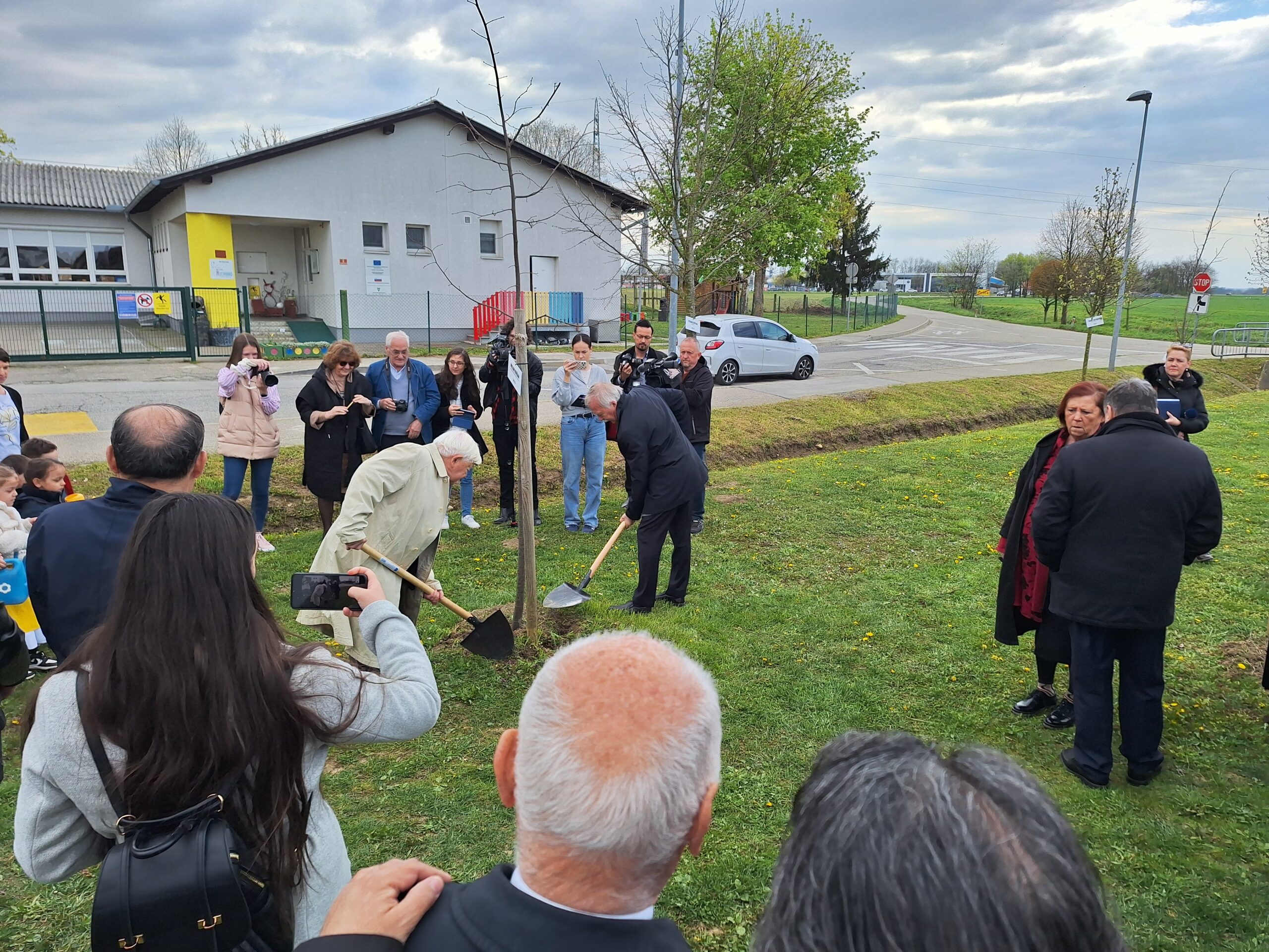 SVEČANA ZASADITEV LIP NA PUŠČI - Ozara d.o.o. in Ozara ZC